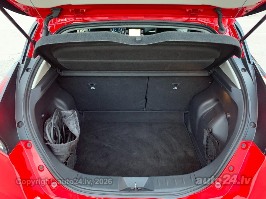 Red Nissan Leaf 2022 in Tallinn, with an engine capacity of 0.00 L and mileage of 53 thousand km for 15900 €, photo 10 on AUTOMOTO.COM.LV