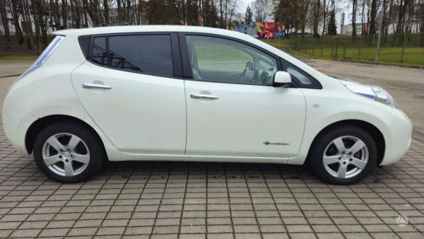 White Nissan Leaf 2012 in Marijampole, with an engine capacity of 0.00 L and mileage of 119 thousand km for 2200 €, photo 4 on AUTOMOTO.COM.LV