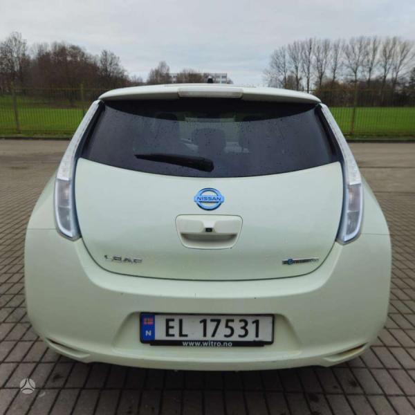 White Nissan Leaf 2012 in Marijampole, with an engine capacity of 0.00 L and mileage of 119 thousand km for 2200 €, photo 6 on AUTOMOTO.COM.LV