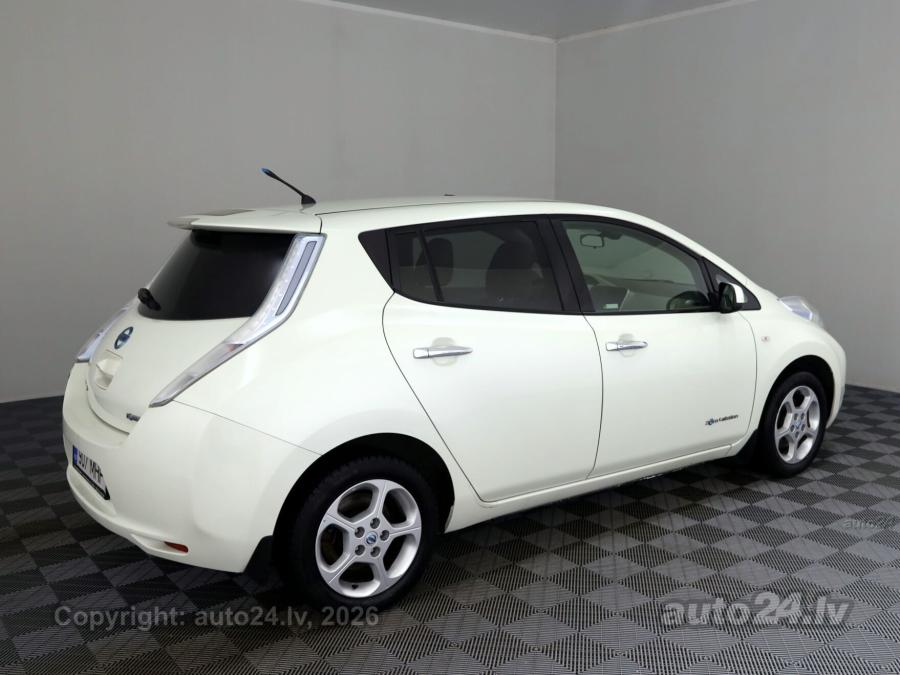 White Nissan Leaf 2012 in Tallinn, with an engine capacity of 0.00 L and mileage of 159 thousand km for 2999 €, photo 4 on AUTOMOTO.COM.LV