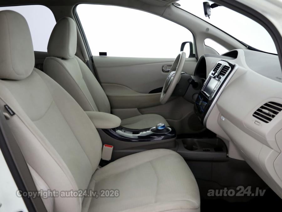 White Nissan Leaf 2012 in Tallinn, with an engine capacity of 0.00 L and mileage of 159 thousand km for 2999 €, photo 7 on AUTOMOTO.COM.LV