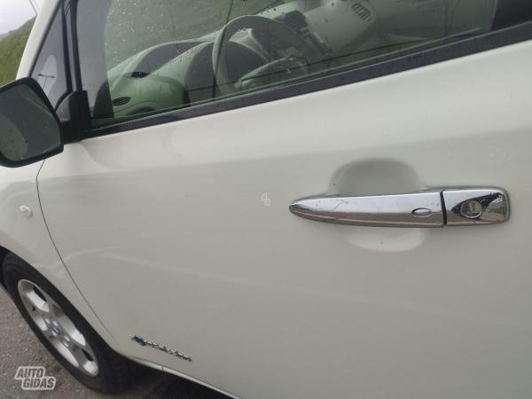 White Nissan Leaf 2012 in Vilnius, with an engine capacity of 0.00 L and mileage of 87 thousand km for 4250 €, photo 6 on AUTOMOTO.COM.LV
