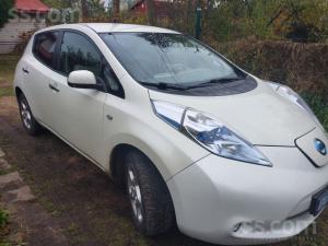 White Nissan Leaf 2012 in Riga, with an engine capacity of 0.00 L and mileage of 133 thousand km for 5900 €, photo 3 on AUTOMOTO.COM.LV
