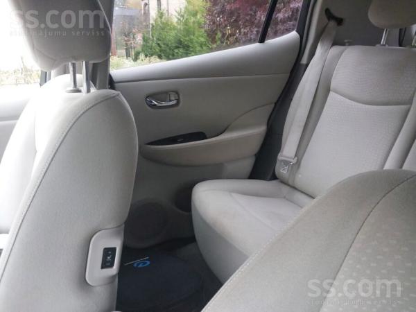 Balts Nissan Leaf 2012 Rīga, ar dzinēja tilpumu 0.00 L un nobraukumu 133 tūkst. km par 5900 €, foto 4 vietnē AUTOMOTO.COM.LV