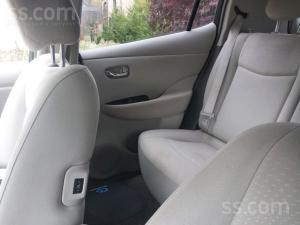 White Nissan Leaf 2012 in Riga, with an engine capacity of 0.00 L and mileage of 133 thousand km for 5900 €, photo 5 on AUTOMOTO.COM.LV