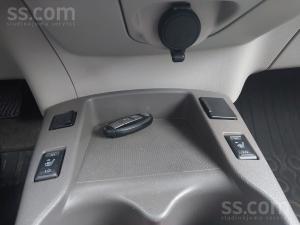 White Nissan Leaf 2012 in Riga, with an engine capacity of 0.00 L and mileage of 133 thousand km for 5900 €, photo 6 on AUTOMOTO.COM.LV