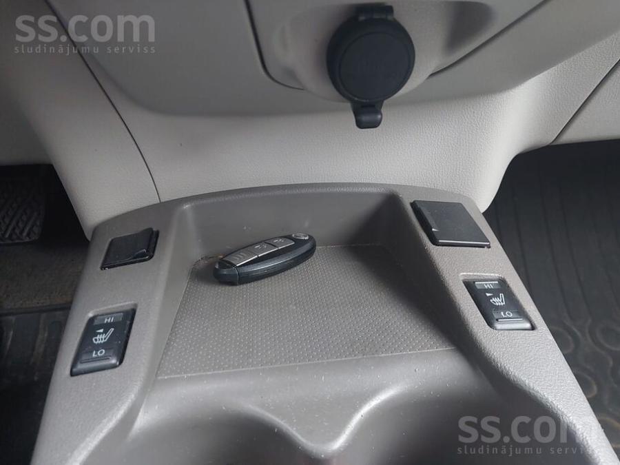 White Nissan Leaf 2012 in Riga, with an engine capacity of 0.00 L and mileage of 133 thousand km for 5900 €, photo 6 on AUTOMOTO.COM.LV