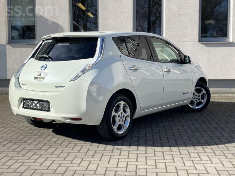 Balts Nissan Leaf 2012 Jelgava, ar dzinēja tilpumu 0.00 L un nobraukumu 171 tūkst. km par 4590 €, foto 5 vietnē AUTOMOTO.COM.LV