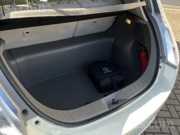 White Nissan Leaf 2012 in Jelgava, with an engine capacity of 0.00 L and mileage of 171 thousand km for 4590 €, photo 7 on AUTOMOTO.COM.LV
