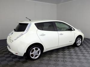 Белый Ниссан Лиф 2012 в Таллин, объемом двигателя 0.00 л и пробегом 103 тыс. км за 2799 €, фото 4 на AUTOMOTO.COM.LV