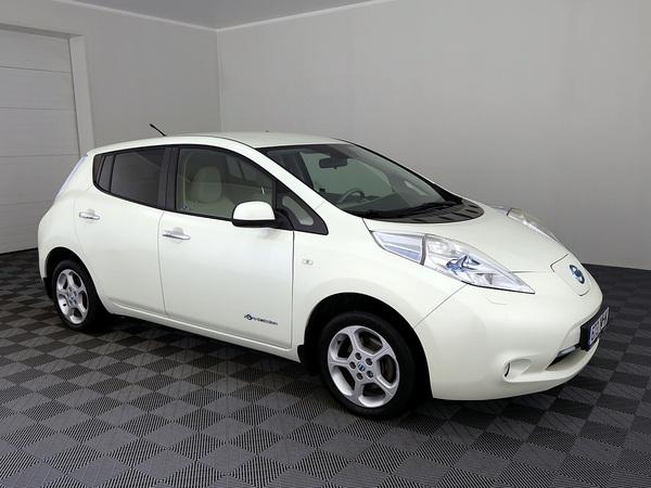 Balts Nissan Leaf 2012 Tallina, ar dzinēja tilpumu 0.00 L un nobraukumu 103 tūkst. km par 2799 €, foto 1 vietnē AUTOMOTO.COM.LV