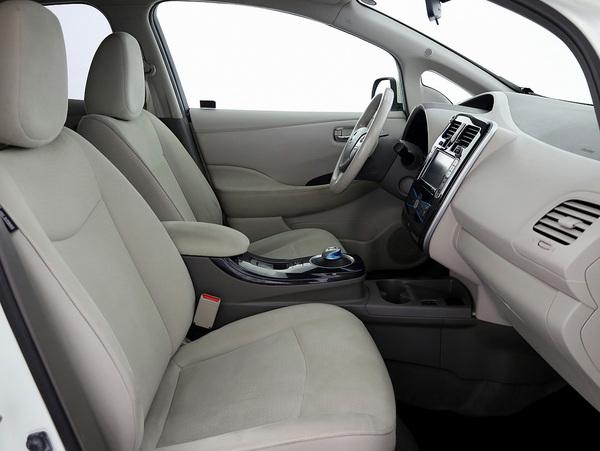 Balts Nissan Leaf 2012 Tallina, ar dzinēja tilpumu 0.00 L un nobraukumu 103 tūkst. km par 2799 €, foto 6 vietnē AUTOMOTO.COM.LV
