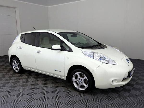 Balts Nissan Leaf 2012 Tallina, ar dzinēja tilpumu 0.00 L un nobraukumu 103 tūkst. km par 2799 €, foto 10 vietnē AUTOMOTO.COM.LV