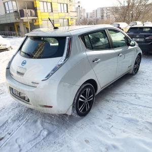 White Nissan Leaf 2013 in Vilnius, with an engine capacity of 0.00 L and mileage of 171 thousand km for 4950 €, photo 3 on AUTOMOTO.COM.LV