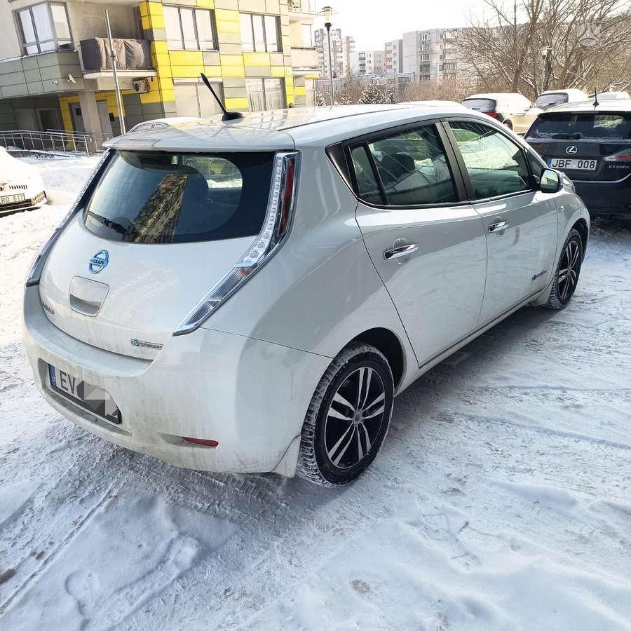 White Nissan Leaf 2013 in Vilnius, with an engine capacity of 0.00 L and mileage of 171 thousand km for 4950 €, photo 3 on AUTOMOTO.COM.LV