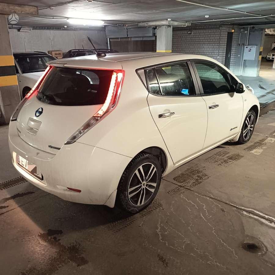 White Nissan Leaf 2013 in Vilnius, with an engine capacity of 0.00 L and mileage of 171 thousand km for 4950 €, photo 7 on AUTOMOTO.COM.LV