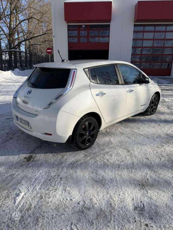 White Nissan Leaf 2013 in Klaipeda, with an engine capacity of 0.00 L and mileage of 170 thousand km for 3000 €, photo 3 on AUTOMOTO.COM.LV