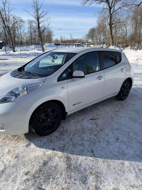 White Nissan Leaf 2013 in Klaipeda, with an engine capacity of 0.00 L and mileage of 170 thousand km for 3000 €, photo 6 on AUTOMOTO.COM.LV
