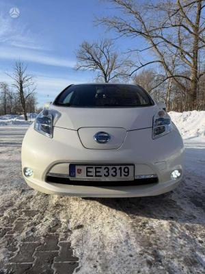 White Nissan Leaf 2013 in Klaipeda, with an engine capacity of 0.00 L and mileage of 170 thousand km for 3000 €, photo 7 on AUTOMOTO.COM.LV