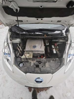 White Nissan Leaf 2013 in Klaipeda, with an engine capacity of 0.00 L and mileage of 170 thousand km for 3000 €, photo 12 on AUTOMOTO.COM.LV