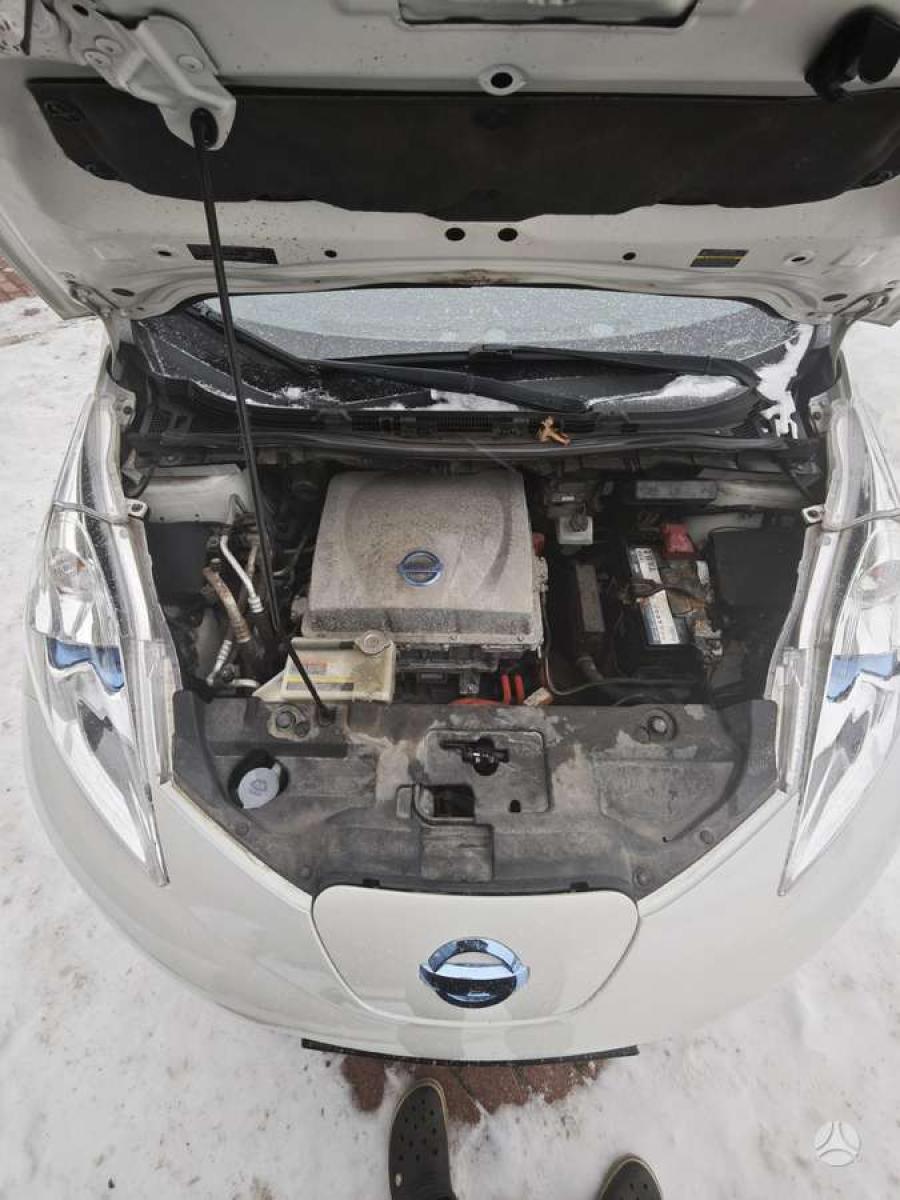 White Nissan Leaf 2013 in Klaipeda, with an engine capacity of 0.00 L and mileage of 170 thousand km for 3000 €, photo 12 on AUTOMOTO.COM.LV