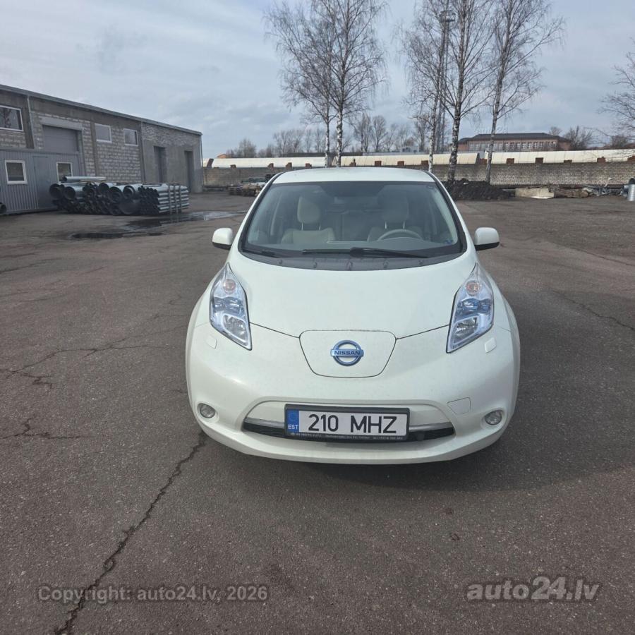 Balts Nissan Leaf 2013 Tallina, ar dzinēja tilpumu 0.00 L un nobraukumu 48 tūkst. km par 6750 €, foto 1 vietnē AUTOMOTO.COM.LV