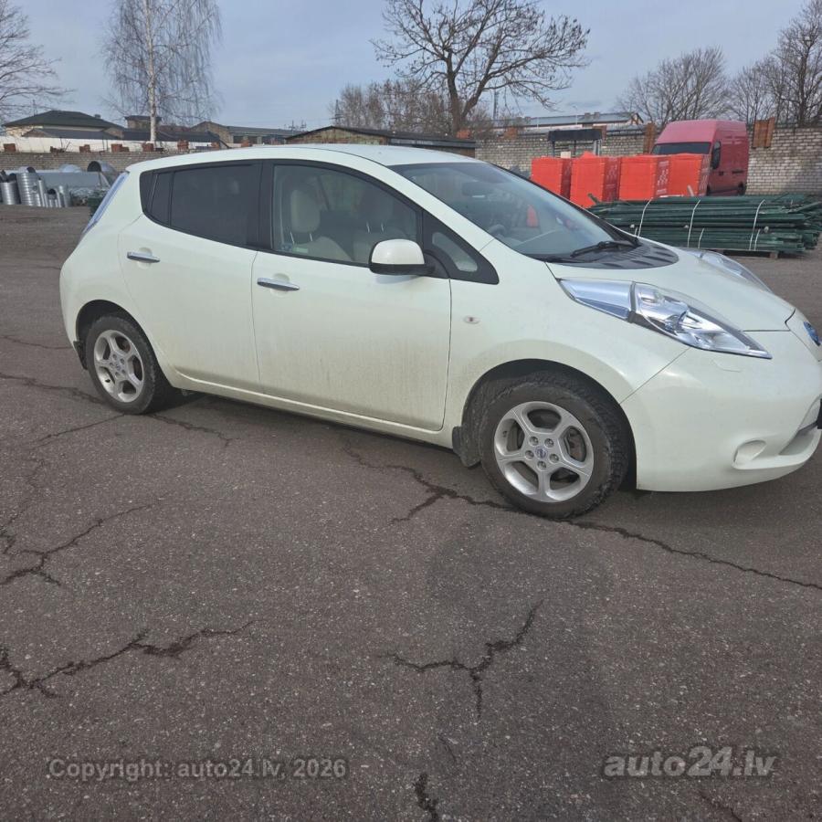 Balts Nissan Leaf 2013 Tallina, ar dzinēja tilpumu 0.00 L un nobraukumu 48 tūkst. km par 6750 €, foto 2 vietnē AUTOMOTO.COM.LV