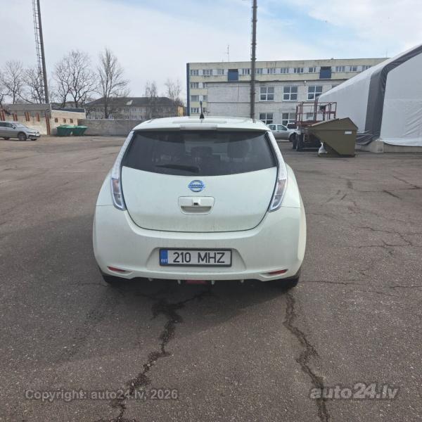 Balts Nissan Leaf 2013 Tallina, ar dzinēja tilpumu 0.00 L un nobraukumu 48 tūkst. km par 6750 €, foto 3 vietnē AUTOMOTO.COM.LV