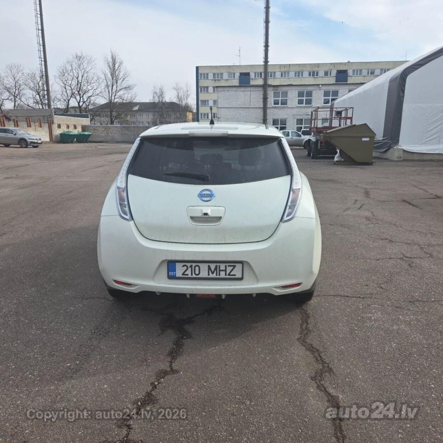 Balts Nissan Leaf 2013 Tallina, ar dzinēja tilpumu 0.00 L un nobraukumu 48 tūkst. km par 6750 €, foto 3 vietnē AUTOMOTO.COM.LV