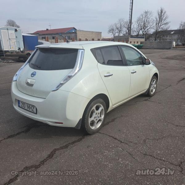 Balts Nissan Leaf 2013 Tallina, ar dzinēja tilpumu 0.00 L un nobraukumu 48 tūkst. km par 6750 €, foto 4 vietnē AUTOMOTO.COM.LV