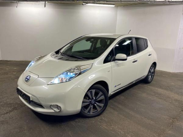 White Nissan Leaf 2013 in Riga, with an engine capacity of 0.00 L and mileage of 118 thousand km for 8950 €, photo 1 on AUTOMOTO.COM.LV