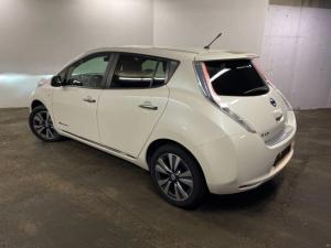 White Nissan Leaf 2013 in Riga, with an engine capacity of 0.00 L and mileage of 118 thousand km for 8950 €, photo 3 on AUTOMOTO.COM.LV
