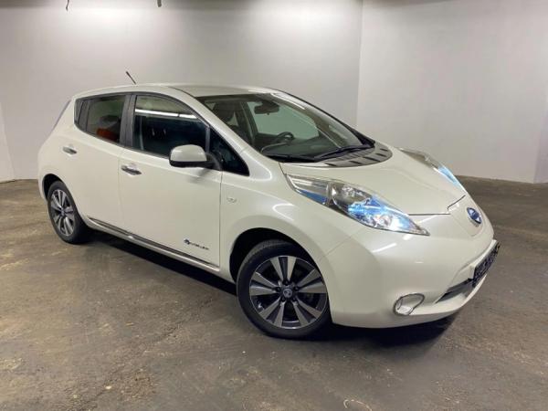 White Nissan Leaf 2013 in Riga, with an engine capacity of 0.00 L and mileage of 118 thousand km for 8950 €, photo 3 on AUTOMOTO.COM.LV