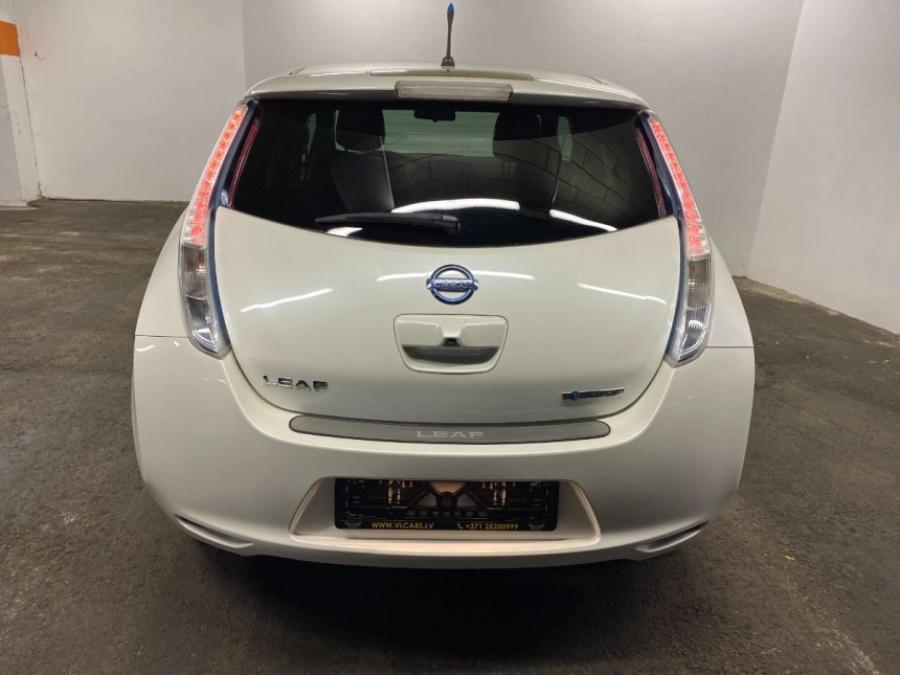 White Nissan Leaf 2013 in Riga, with an engine capacity of 0.00 L and mileage of 118 thousand km for 8950 €, photo 7 on AUTOMOTO.COM.LV