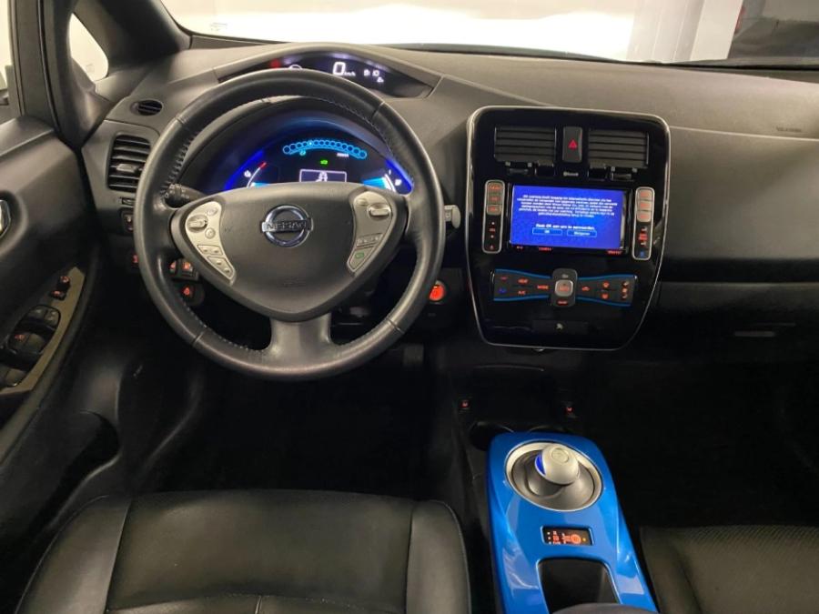 White Nissan Leaf 2013 in Riga, with an engine capacity of 0.00 L and mileage of 118 thousand km for 8950 €, photo 8 on AUTOMOTO.COM.LV