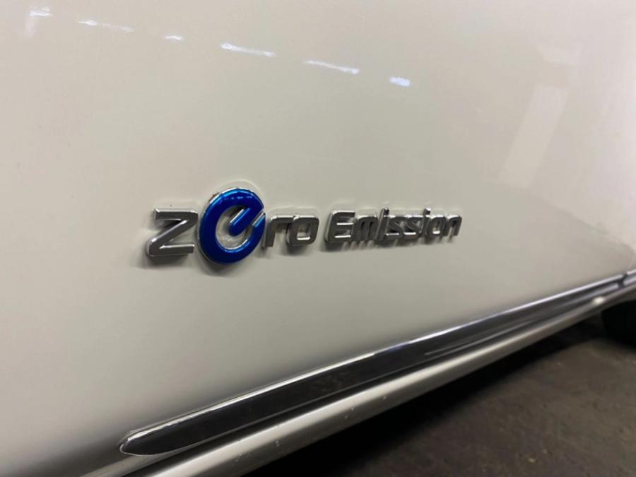 White Nissan Leaf 2013 in Riga, with an engine capacity of 0.00 L and mileage of 118 thousand km for 8950 €, photo 23 on AUTOMOTO.COM.LV