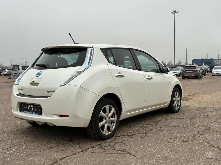 Balts Nissan Leaf 2014 Marijampole, ar dzinēja tilpumu 0.00 L un nobraukumu 109 tūkst. km par 3850 €, foto 2 vietnē AUTOMOTO.COM.LV