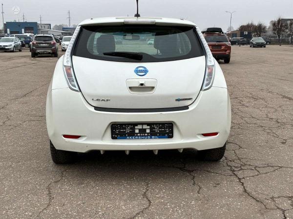 White Nissan Leaf 2014 in Marijampole, with an engine capacity of 0.00 L and mileage of 109 thousand km for 3850 €, photo 3 on AUTOMOTO.COM.LV