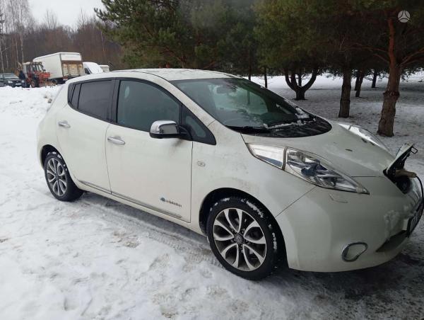 Balts Nissan Leaf 2014 Jonava, ar dzinēja tilpumu 0.00 L un nobraukumu 255 tūkst. km par 2600 €, foto 2 vietnē AUTOMOTO.COM.LV