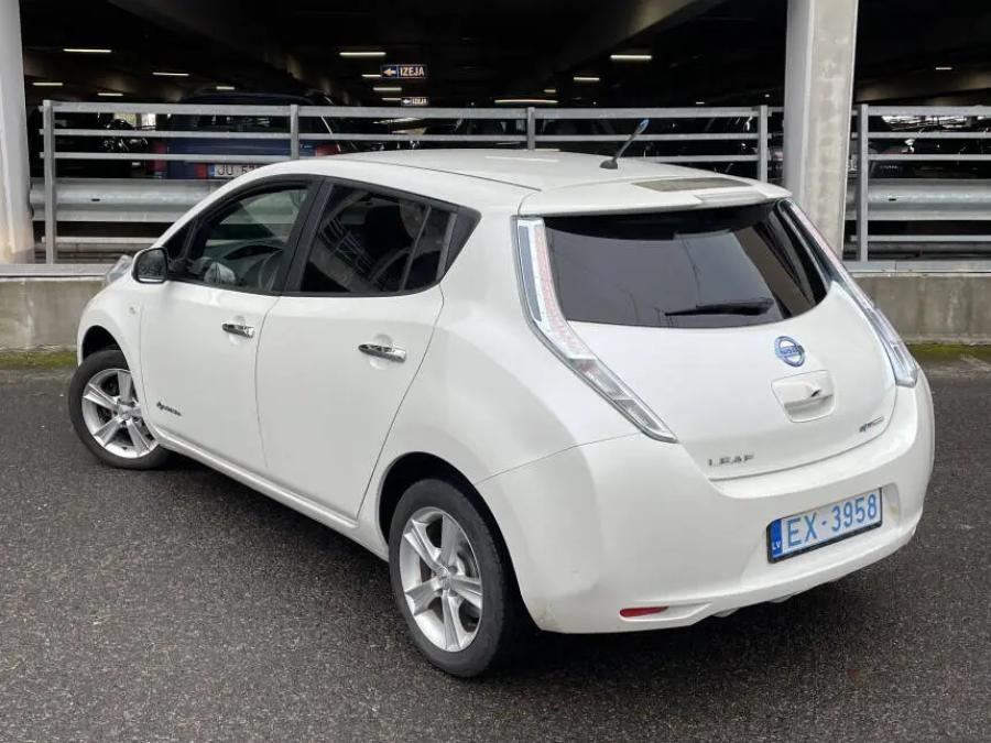Balts Nissan Leaf 2014 Rīga, ar dzinēja tilpumu 0.10 L un nobraukumu 156 tūkst. km par 7500 €, foto 3 vietnē AUTOMOTO.COM.LV