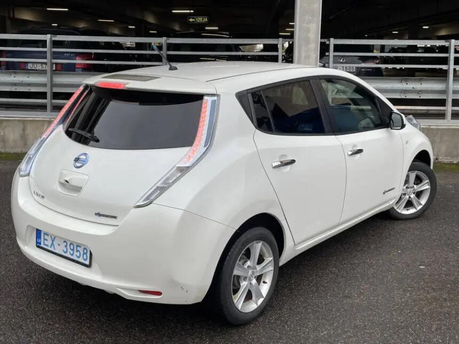 Balts Nissan Leaf 2014 Rīga, ar dzinēja tilpumu 0.10 L un nobraukumu 156 tūkst. km par 7500 €, foto 4 vietnē AUTOMOTO.COM.LV