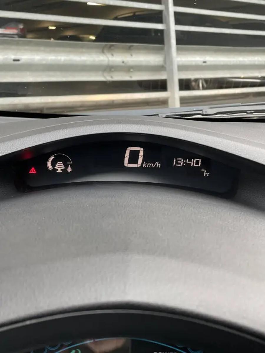 Balts Nissan Leaf 2014 Rīga, ar dzinēja tilpumu 0.10 L un nobraukumu 156 tūkst. km par 7500 €, foto 13 vietnē AUTOMOTO.COM.LV