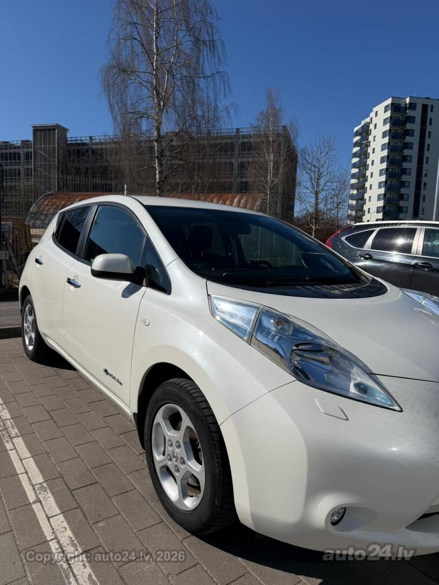 Balts Nissan Leaf 2015 Tallina, ar dzinēja tilpumu 0.00 L un nobraukumu 152 tūkst. km par 4600 €, foto 3 vietnē AUTOMOTO.COM.LV