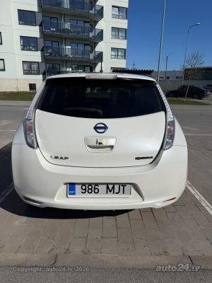Balts Nissan Leaf 2015 Tallina, ar dzinēja tilpumu 0.00 L un nobraukumu 152 tūkst. km par 4600 €, foto 4 vietnē AUTOMOTO.COM.LV