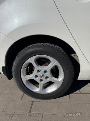 Balts Nissan Leaf 2015 Tallina, ar dzinēja tilpumu 0.00 L un nobraukumu 152 tūkst. km par 4600 €, foto 5 vietnē AUTOMOTO.COM.LV