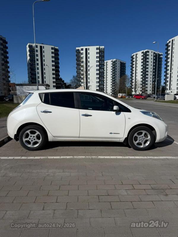 White Nissan Leaf 2015 in Tallinn, with an engine capacity of 0.00 L and mileage of 152 thousand km for 4600 €, photo 6 on AUTOMOTO.COM.LV