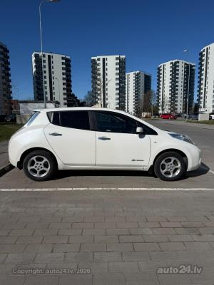 Balts Nissan Leaf 2015 Tallina, ar dzinēja tilpumu 0.00 L un nobraukumu 152 tūkst. km par 4600 €, foto 7 vietnē AUTOMOTO.COM.LV