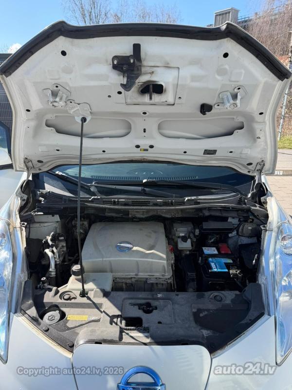 White Nissan Leaf 2015 in Tallinn, with an engine capacity of 0.00 L and mileage of 152 thousand km for 4600 €, photo 8 on AUTOMOTO.COM.LV