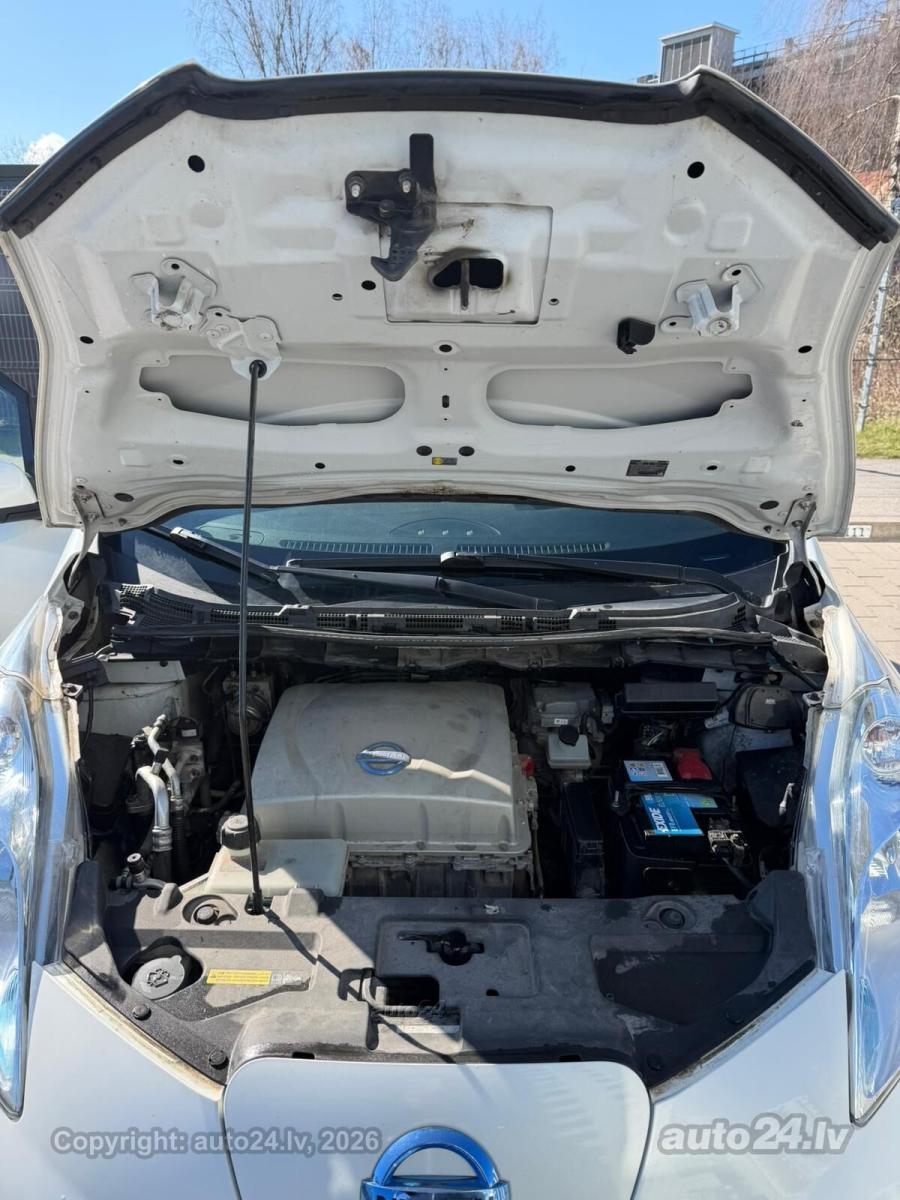 Balts Nissan Leaf 2015 Tallina, ar dzinēja tilpumu 0.00 L un nobraukumu 152 tūkst. km par 4600 €, foto 9 vietnē AUTOMOTO.COM.LV