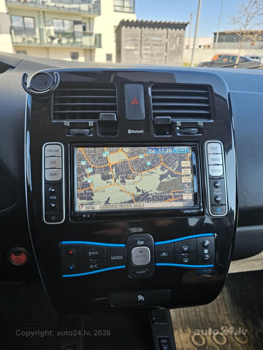 Balts Nissan Leaf 2015 Tallina, ar dzinēja tilpumu 0.00 L un nobraukumu 152 tūkst. km par 4600 €, foto 15 vietnē AUTOMOTO.COM.LV